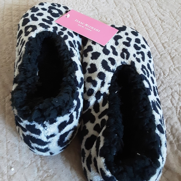 Isaac Mizrahi | Other | Nwt Isaac Mizrahi Fuzzy Leopard Print Slippers ...